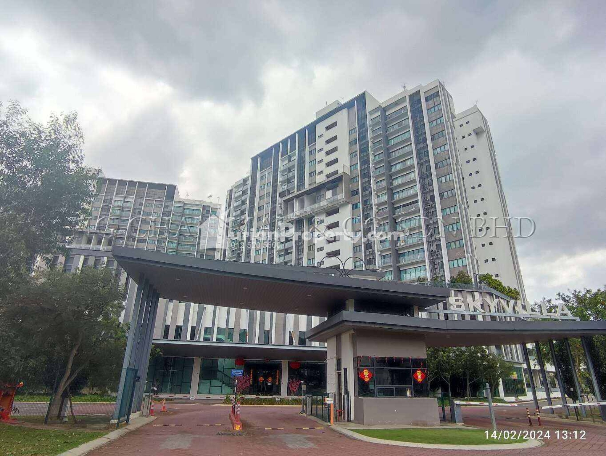 Condo For Auction at Skyvilla